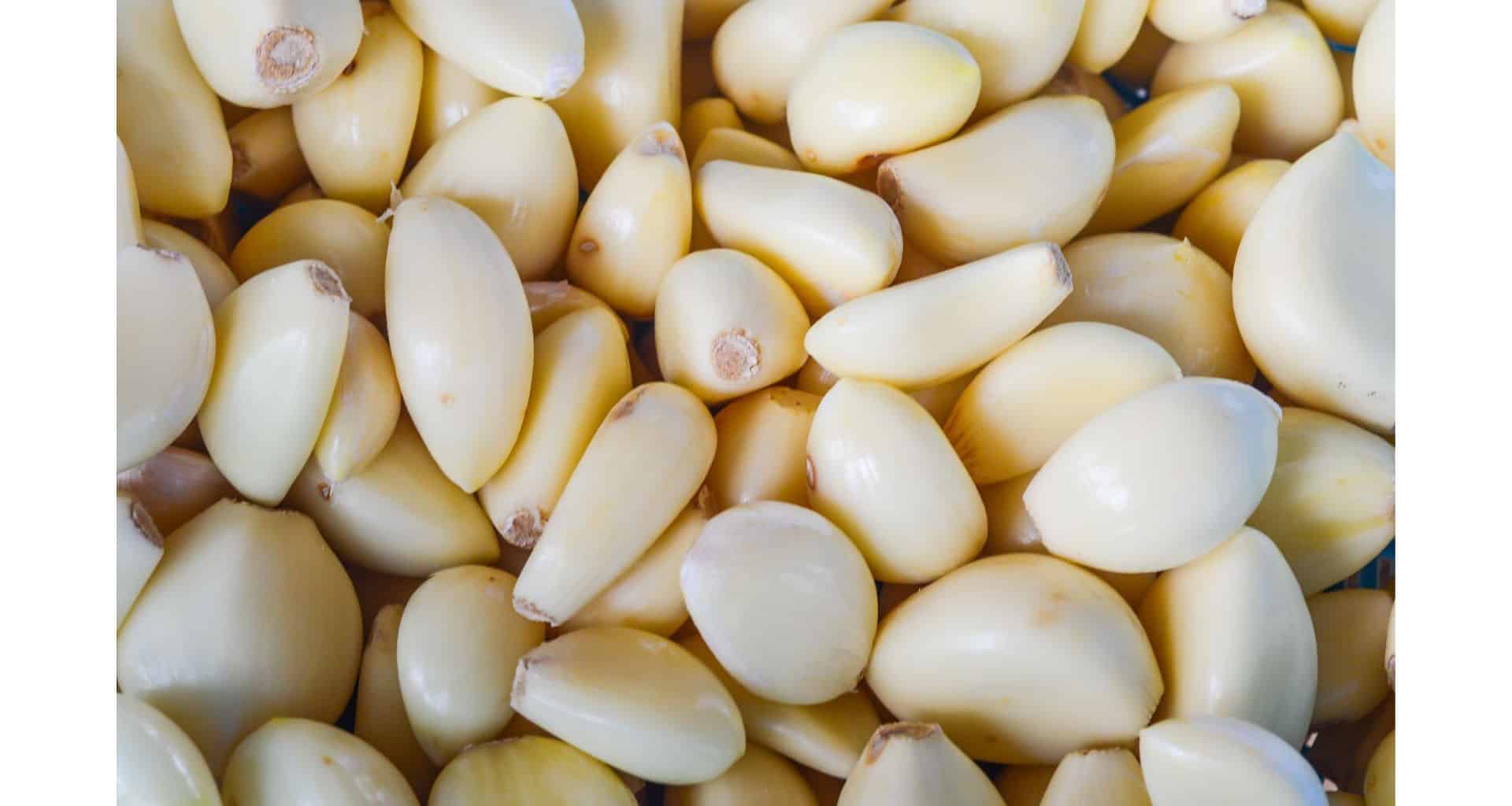 Why Is Garlic Sticky? (And how to resolve that) - Practical Cooks