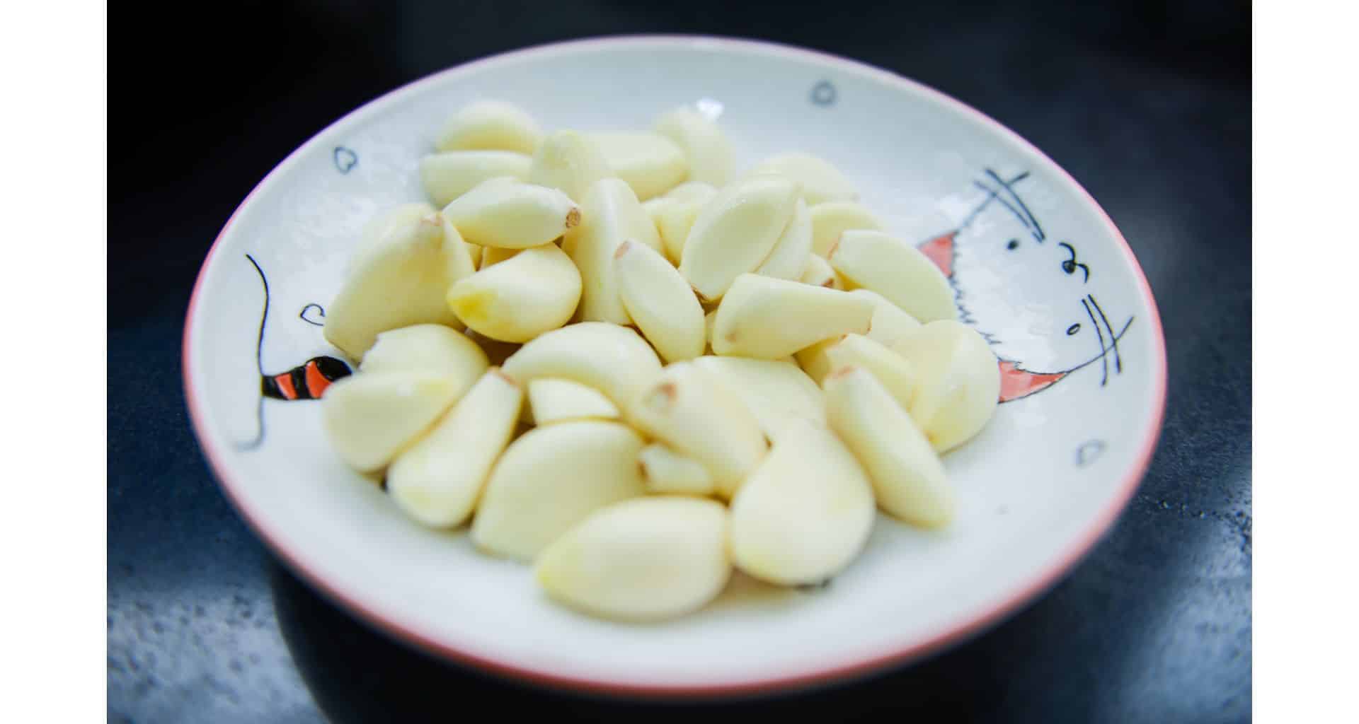 Why Is Garlic Sticky? (And how to resolve that) - Practical Cooks