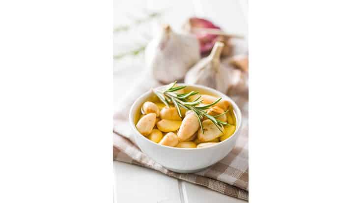 Why Is Garlic Sticky? (And how to resolve that) - Practical Cooks