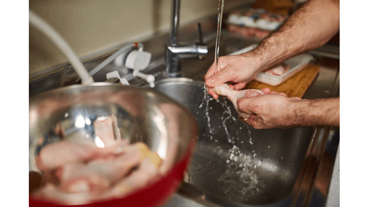 How Long Can Cooked Chicken Wings Stay In The Fridge? - Practical Cooks